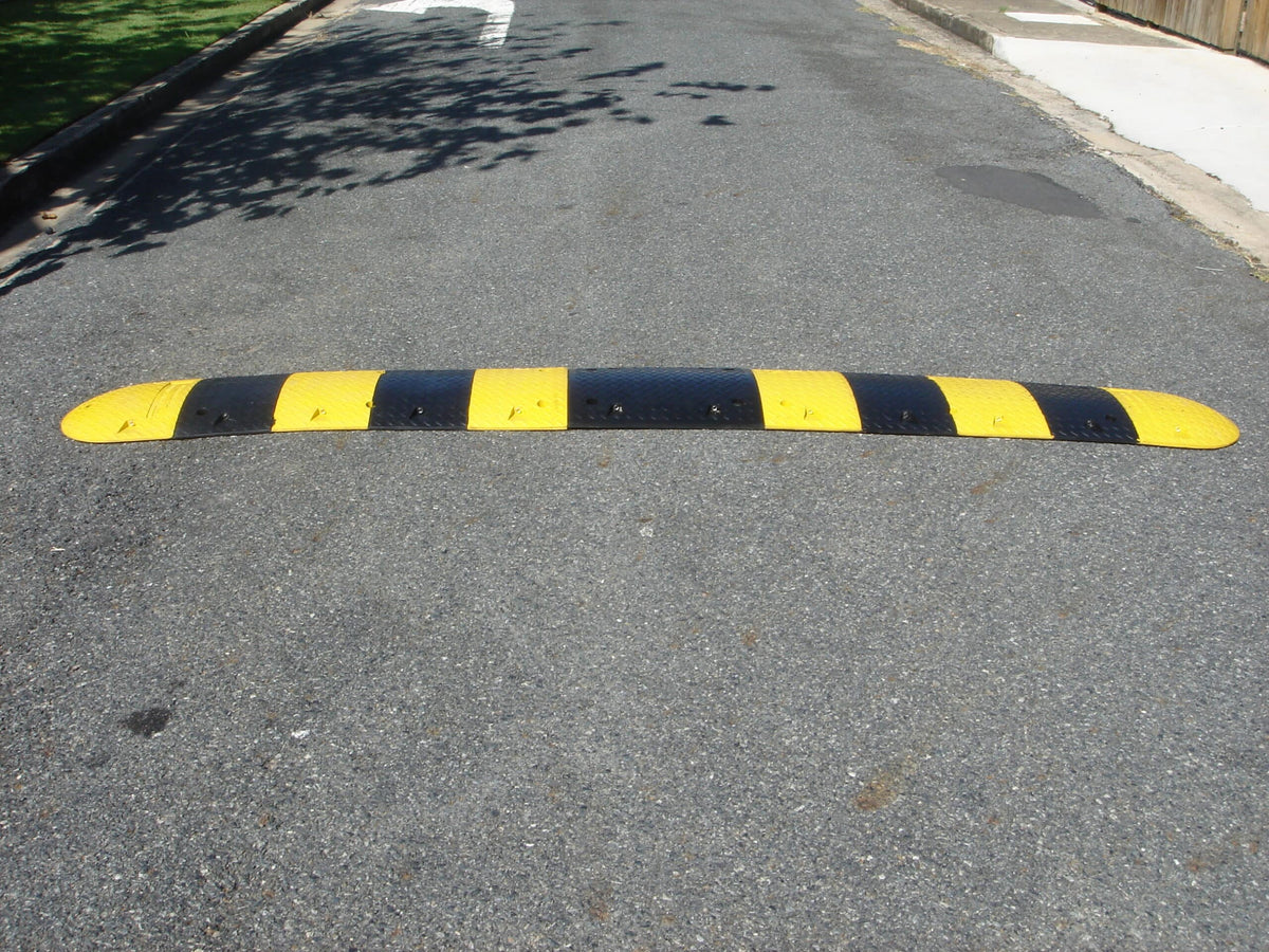 Aggressive Speed Hump 75mm high - Black Middle Section – Car Park ...