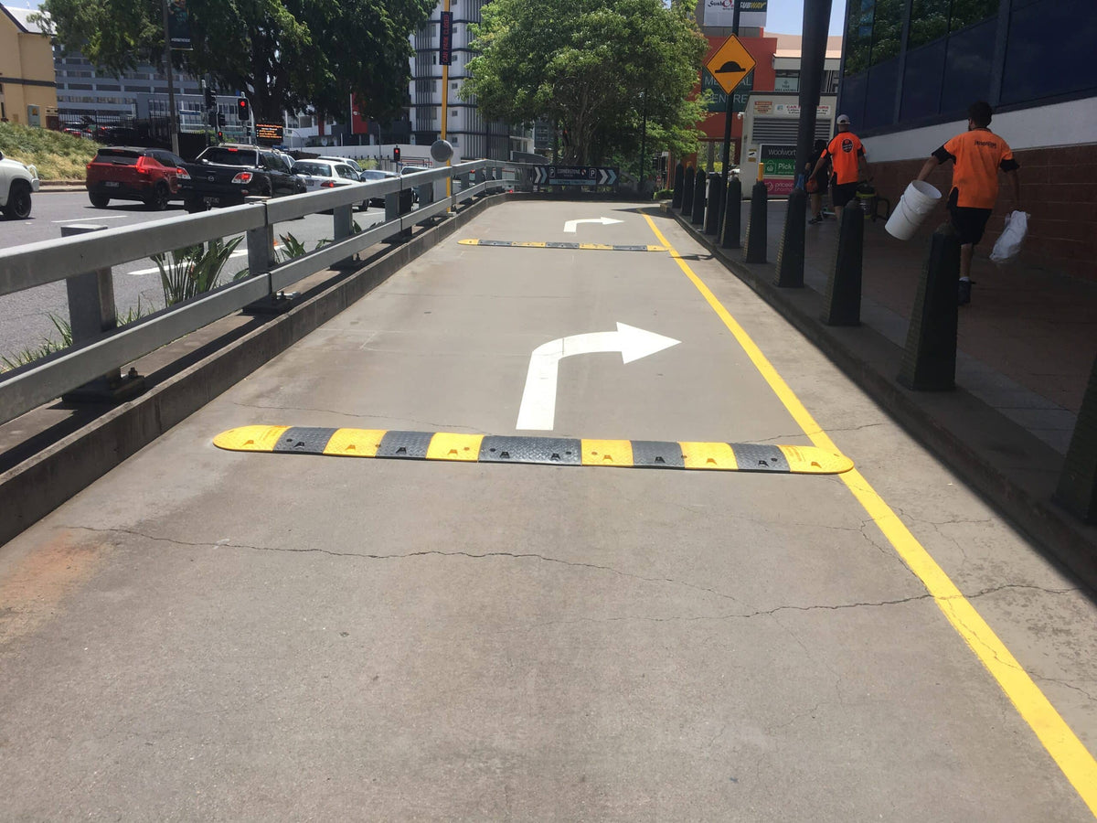 3.2m Rubber Speed Hump with Fixings – Car Park Safety Supplies